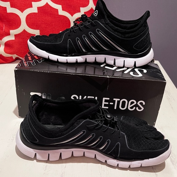 Fila | Shoes | Fila Black And White Skeletoes Athletic Shoes | Poshmark